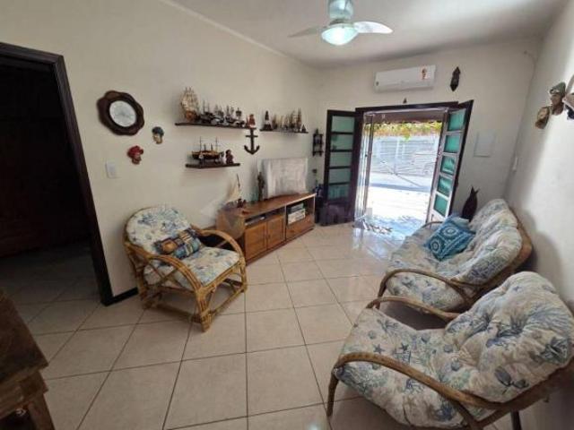 Casa térrea à venda com 2 dormitórios na Praia das Palmeiras em Caraguatatuba SP