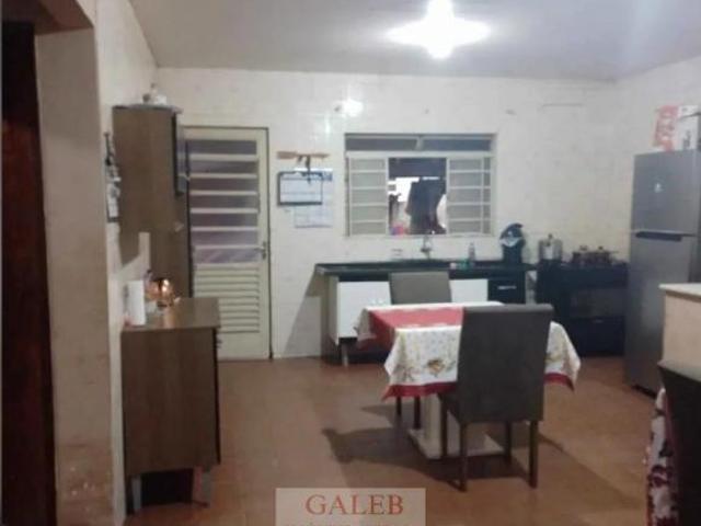Casa térrea à venda com 300m² de terreno