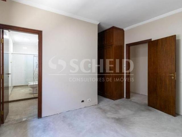 Casa térrea à venda com 3 dormitórios e 4 vagas na Zona Sul