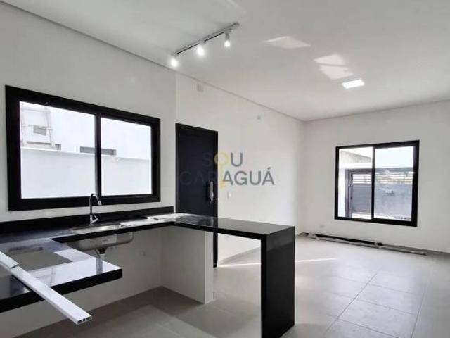 Casa térrea a venda com 3 dormitórios e piscina no Balneário dos Golfinhos