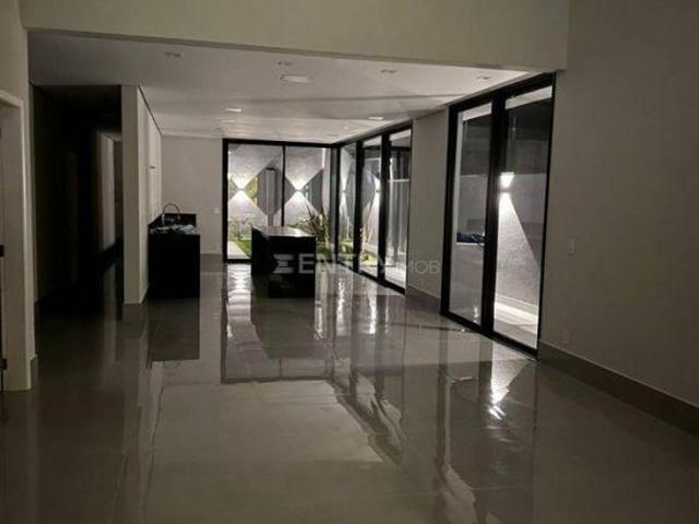 Casa Térrea à Venda com 3 dormitórios sendo 1 suíte com closet e Demi suíte para os demais dormitóri