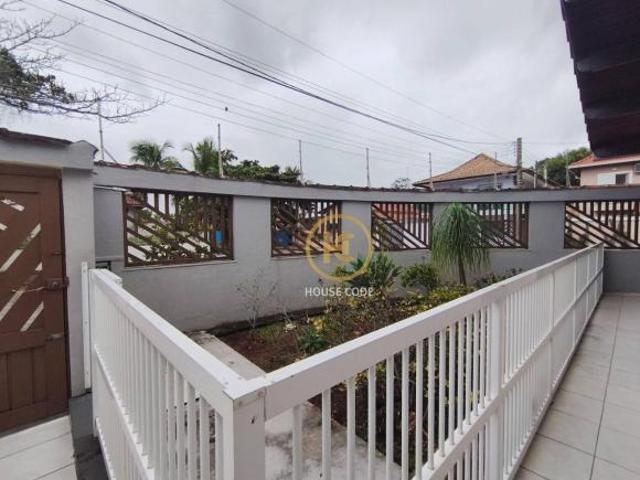 Casa térrea à venda com 3 dormitórios, sendo 1 suíte, a 400 metros da praia no bairro Três Marias em