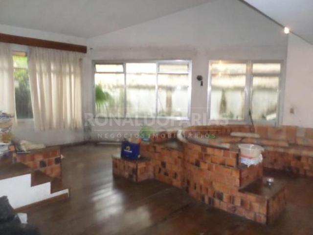 Casa térrea à venda com 3 dormitórios 1 suíte e 4 vagas de garagem na região de interlagos