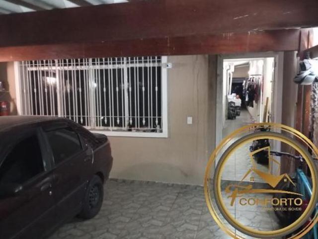 Casa térrea à venda com 3 quartos, 1 sala, 2 banheiros e 2 vagas de garagem em localização privilegi