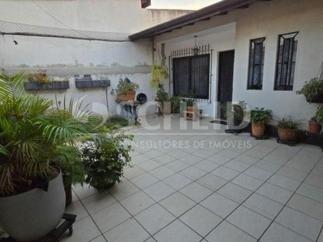 Casa térrea á venda com 3 quartos, 1 suíte e 3 vagas na Pedreira!