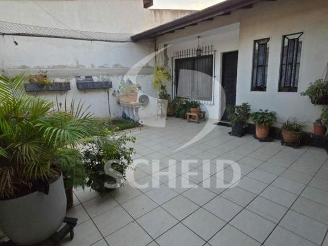 Casa térrea á venda com 3 quartos, 1 suíte e 3 vagas na Pedreira!