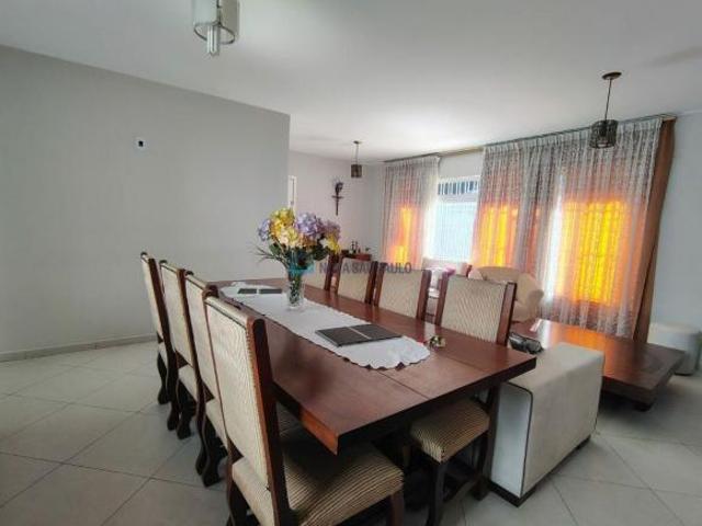 Casa Térrea à venda, com 3 quartos, 1 suíte e 4 vagas
