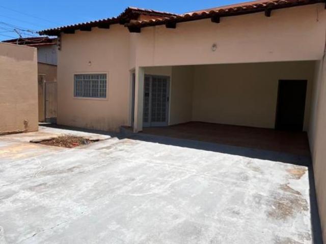 Casa térrea a venda com 3 quartos, 1 suíte no setor Garavelo