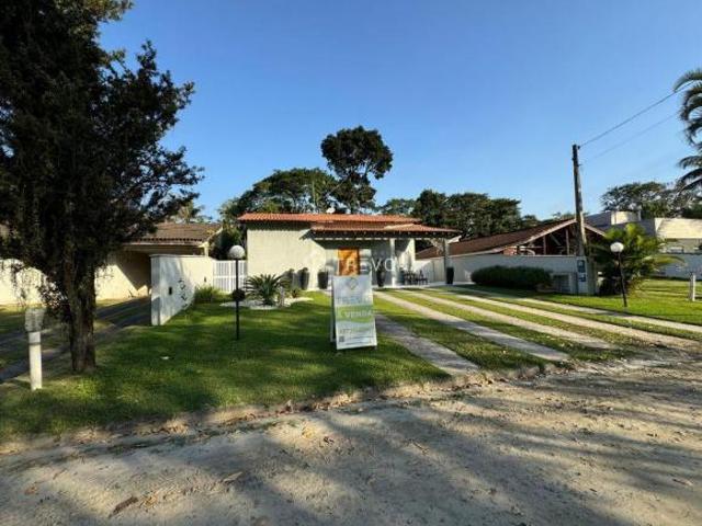 Casa Terrea à Venda com 3 quartos, 2 banheiros, 4 vagas e 220m² por R$ 2.600.000