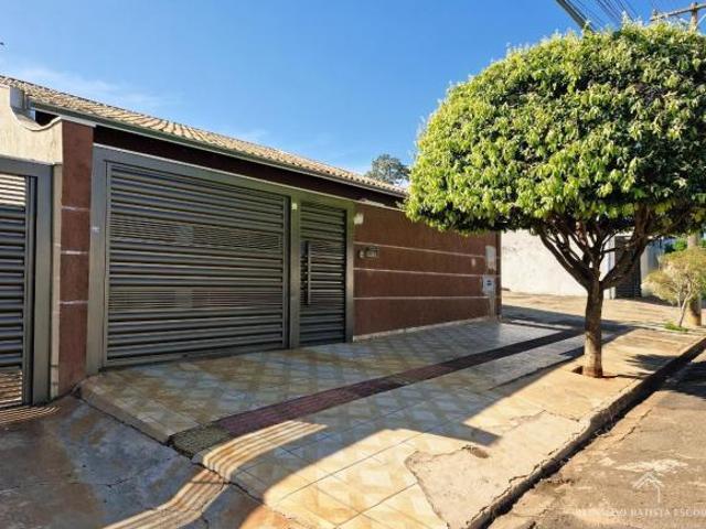Casa térrea à venda com 3 quartos, energia fotovoltaica no Bairro Maria Ap. Pedrossian