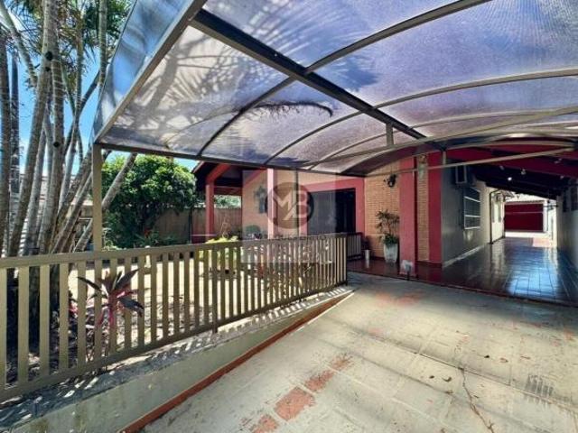Casa térrea á venda com 3 quartos, no Centro, Peruíbe/SP