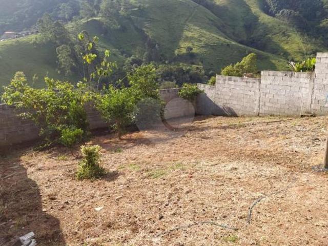 Casa Térrea à venda com 3 quartos, sendo 1 suíte, no Centro, Salesópolis