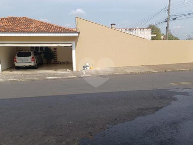 Casa Térrea à venda com 3 quartos, sendo 2 suítes, em Parque Santa Felícia Jardim, São Carlos