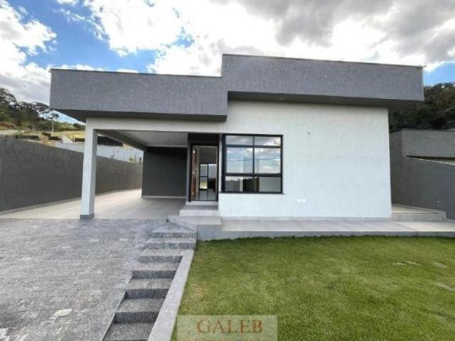 CASA TÉRREA À VENDA COM 3 SUÍTES E PISCINA