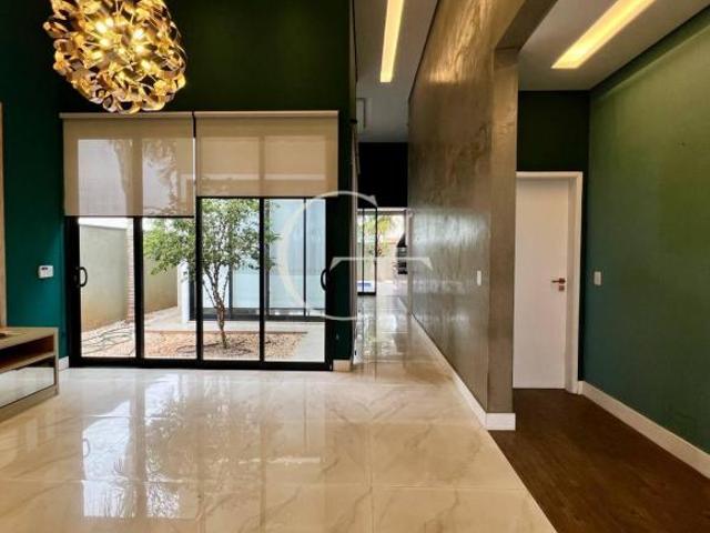 Casa Térrea á Venda com 3 Suítes e Piscina no Condomínio Reserva Saint Paul