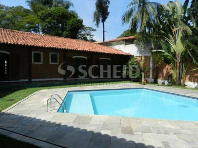 Casa térrea a venda com 3 suítes e 4 vagas no Jardim Marajoara
