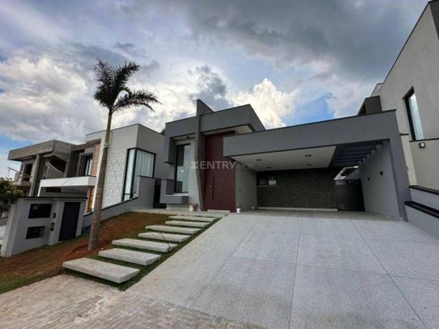 Casa Térrea à Venda com 3 SUÍTES sendo 1 master com closet, garagens coberta para 2 veículos, Itu