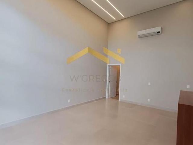 Casa térrea a venda com 3 suítes, SPA para 5 pessoas, sala com pé direito duplo, cozinha americana c