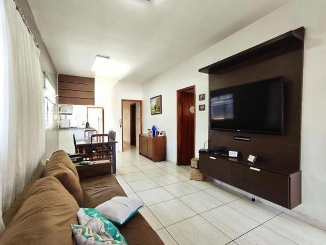 Casa térrea à venda com tudo que você precisa e mais um pouco!