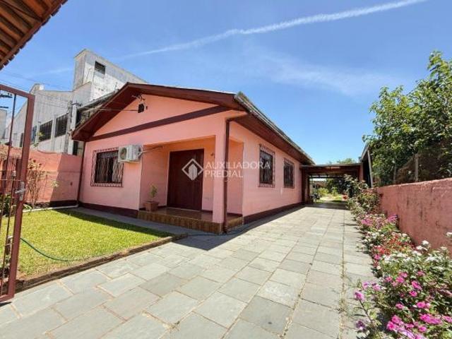 Casa térrea à venda com uma área privativa estimada em 76m², terreno 10,70x77