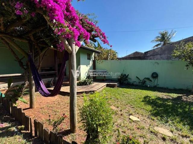 Casa térrea a venda com amplo quintal