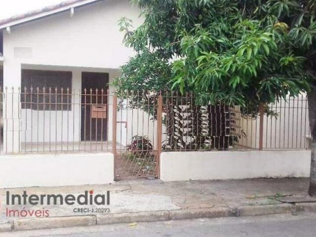 Casa térrea à venda com Edícula em ótima localização