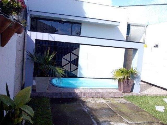 Casa térrea a venda com projeto moderno de 2 dormitórios, 2 vagas e piscina