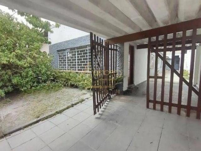 Casa térrea à venda com saída para duas ruas Zona Mista ZM, 10 metros de frente