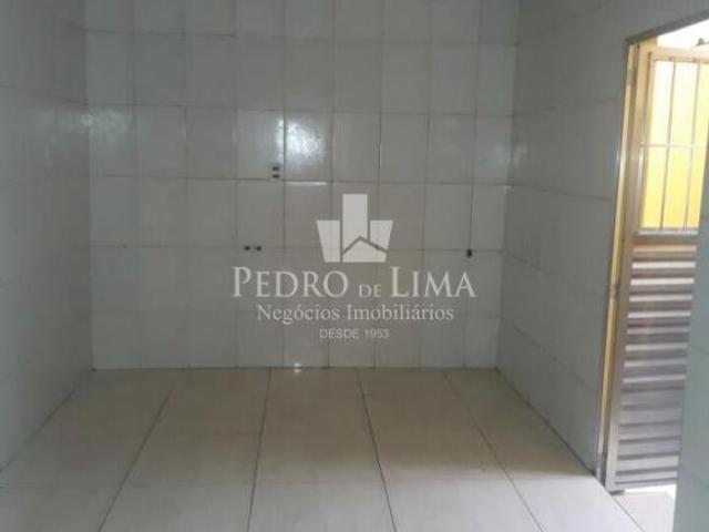 Casa térrea á venda, conta com 1 dormitório, com salão comercial na Ponte Rasa