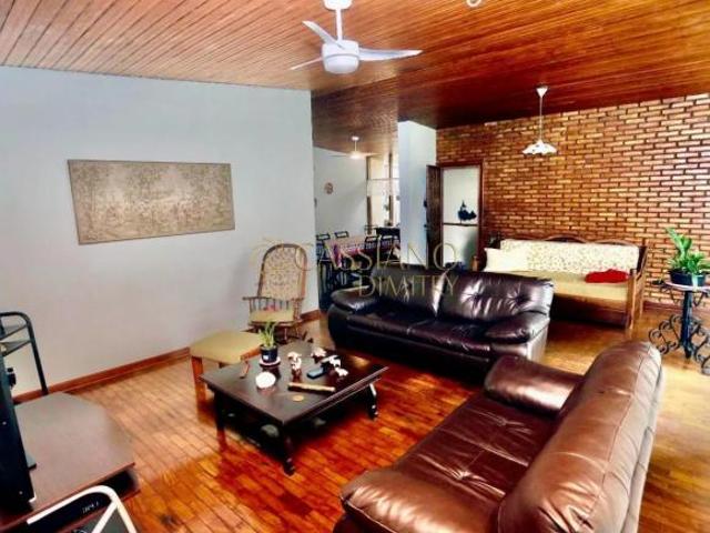 Casa terréa à venda de 188m² | 03 dormitórios sendo uma suíte e 02 vagas | Vila Adyana | São José do