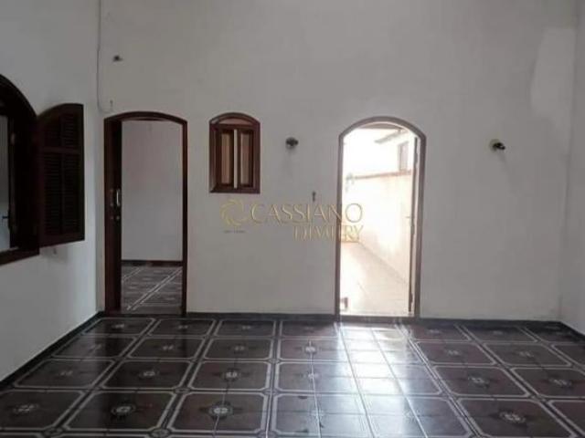 Casa térrea à venda de 190m² | 03 dormitórios, sendo 01 suíte e 06 vagas de garagem | Vila Martinez