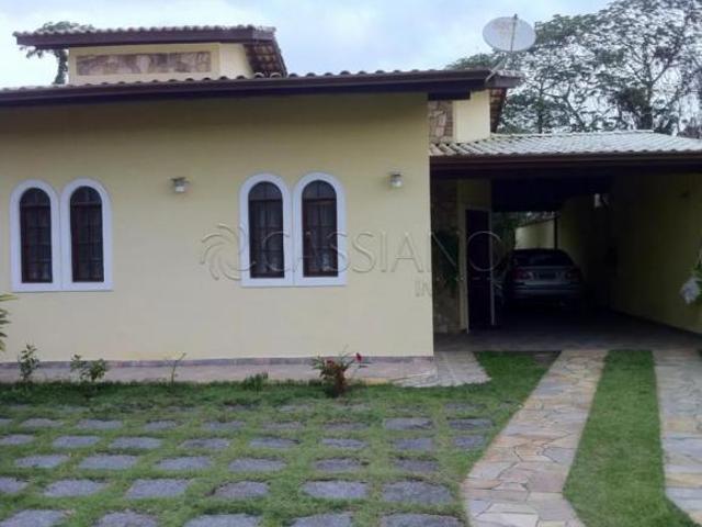 Casa térrea à venda de 120m² | 02 dormitórios, sendo suítes e 04 vagas de garagem | Jardim Britânia