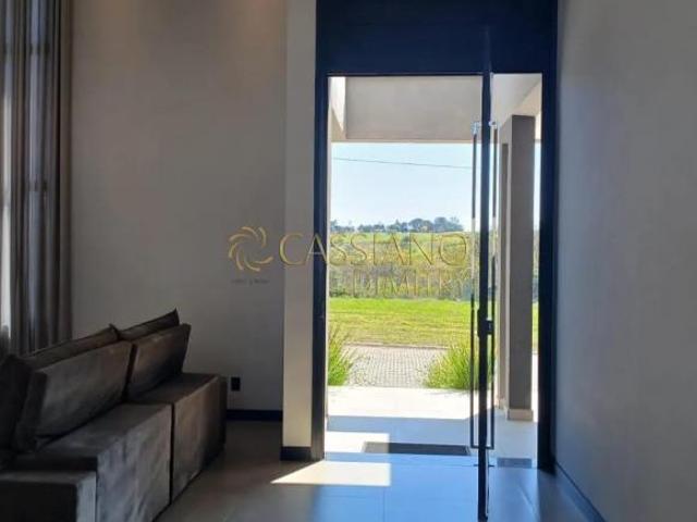 Casa térrea à venda de 263m² | 03 dormitórios, sendo suítes e 04 vagas de garagem | Condomínio Ecopa