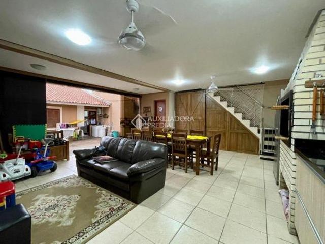 Casa térrea á venda de 2 quartos em Canoas