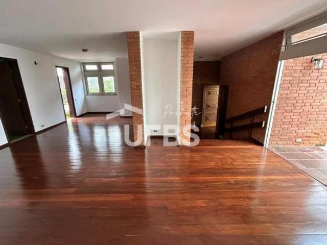 Casa térrea à venda de 355m² e 4 quartos no Setor Sul