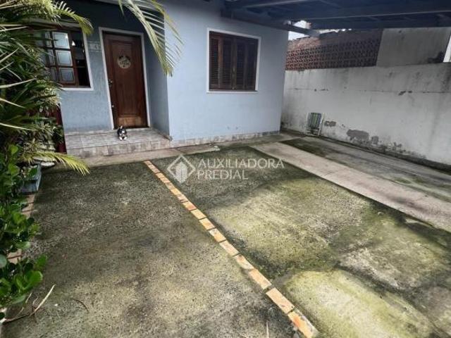 Casa Térrea á venda de 3 três dormitórios com vaga de garagem para 2 dois carros
