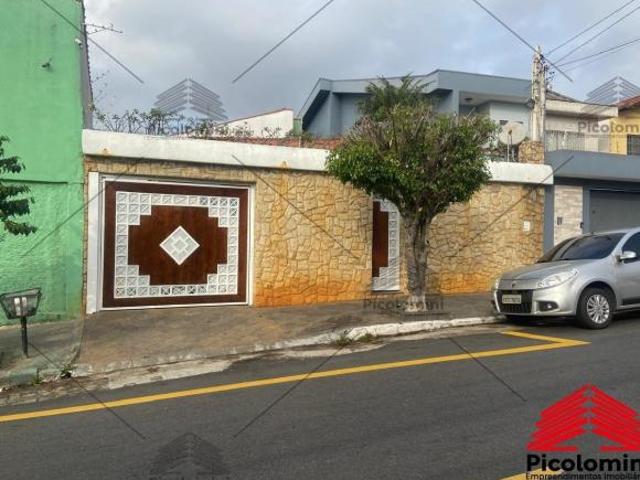 Casa térrea a venda de 400 m² na Mooca, 3 dormitórios, 3 suítes, 5 banheiros, lavanderia, mobiliado