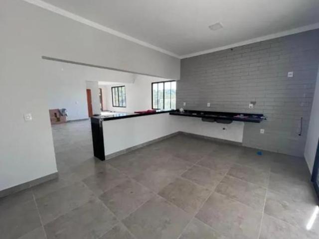 Casa térrea à venda e locação no Condomínio Saint Charbel em Araçoiaba da Serra SP