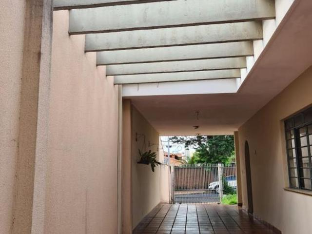 Casa térrea à venda em Maringá – 249 m2 com 4 quartos 1 suíte, 4 vagas
