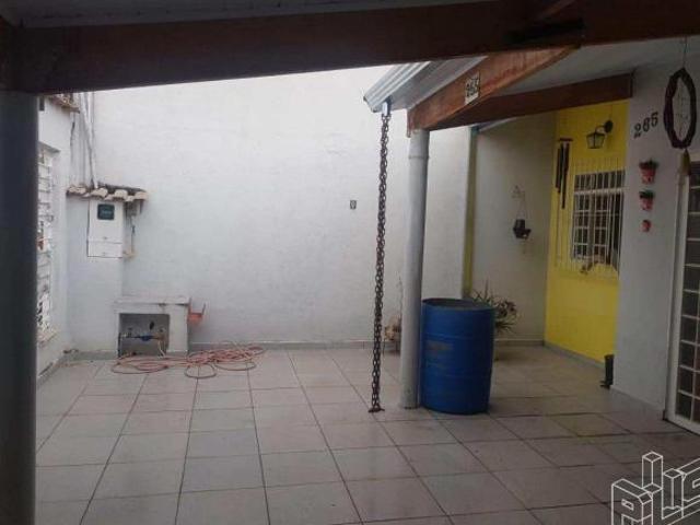 Casa térrea à venda em ótima localização na região do Wanel Ville na Zona Oeste!