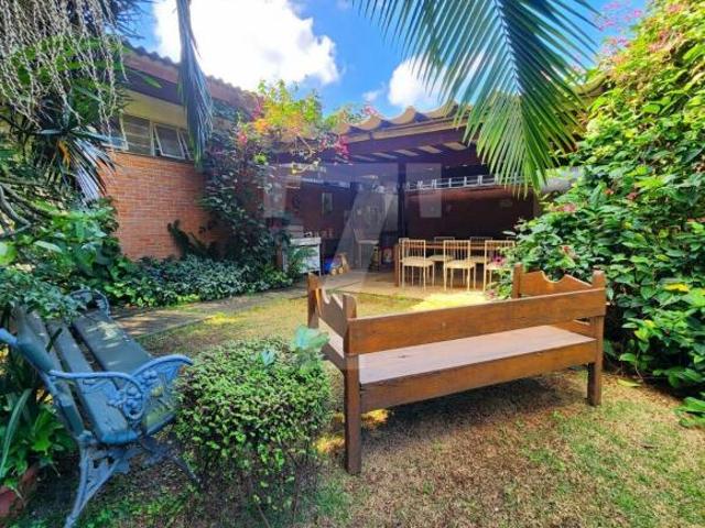 Casa térrea à venda em Alto de Pinheiros