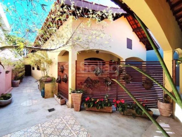 Casa térrea à venda em área comercial do Capela, em Vinhedo/SP!