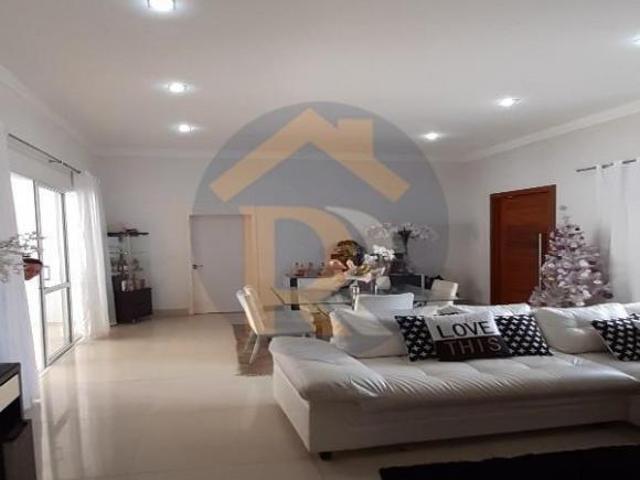 Casa térrea à Venda em Condomínio, 03 dormitórios suítes, 05 banheiros, 210 m2, Condomínio Palmeiras