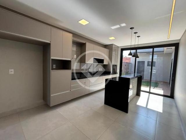 Casa térrea a venda em condomínio de alto padrão com 200m, 3 Suites, em Paulinia