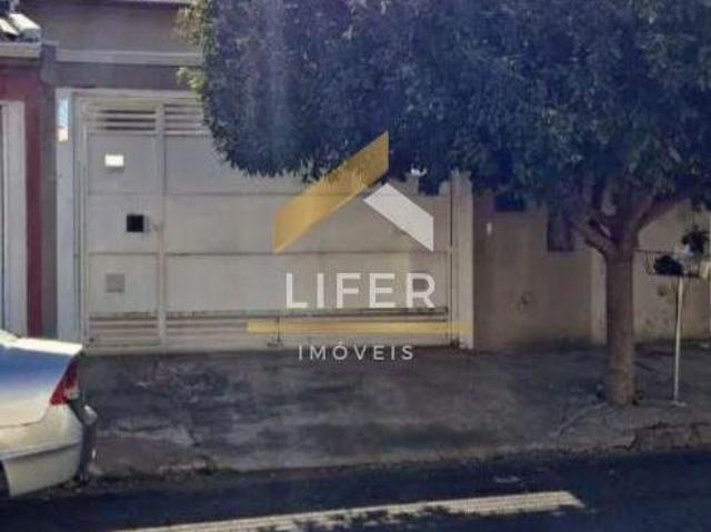 Casa térrea à venda em Indaiatuba, localizada no bairro Jardim Regina