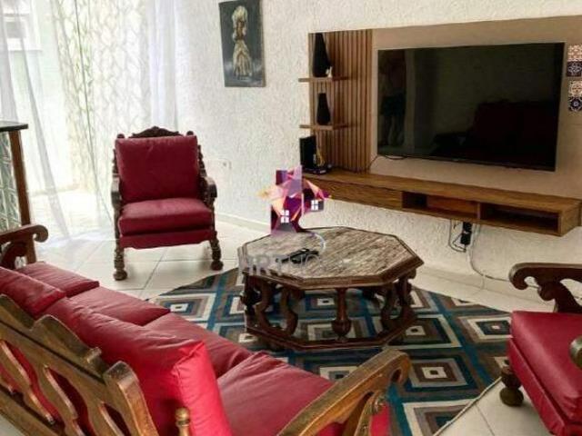 Casa Térrea à Venda em Sumaré, Caraguatatuba — 4 quartos, piscina e espaço gourmet