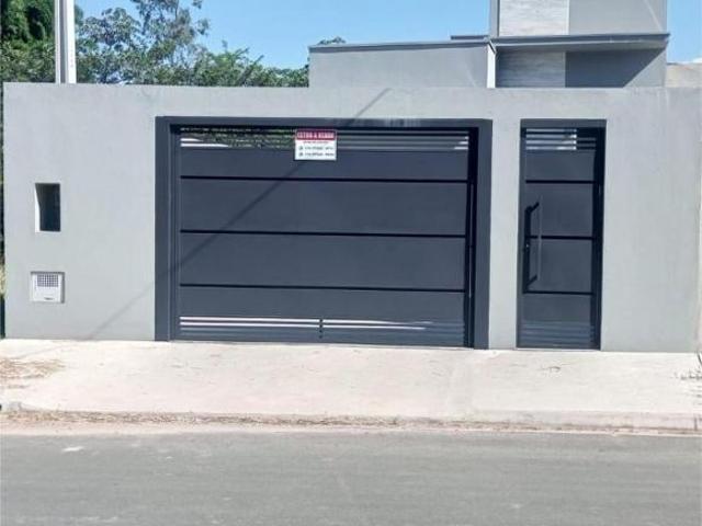 Casa térrea à venda em Salto SP com 2 quartos sendo 1 suíte, 2 vagas com piscina e área gourmet