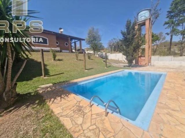 Casa térrea a venda há 3 minutos do Condomínio Palavra da Vida, com 1508m2 de terreno