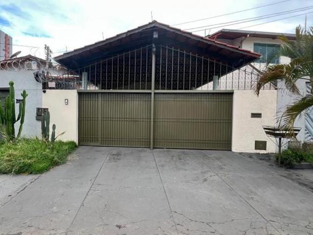 Casa térrea à venda Jardim América Goiânia/GO