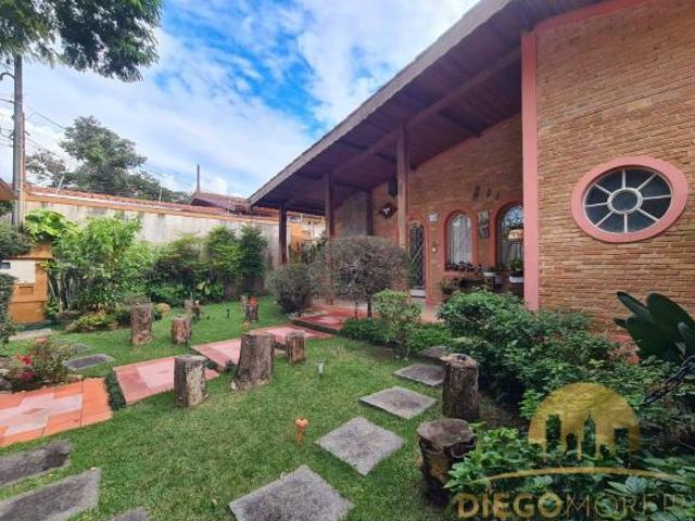 Casa térrea à venda – Localização privilegiada próxima à Av. Lucas Nogueira